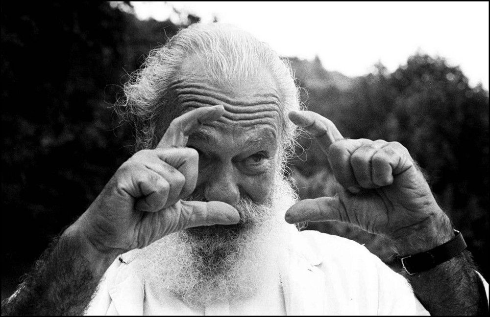 Amore è il laccio che non lega, è come… (Aforisma) @ Aphorism.it